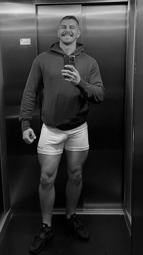 POKOJNOG MIHAILA GODINAMA MALTRETIRALI NA TVITERU! Isplivale jezive ...