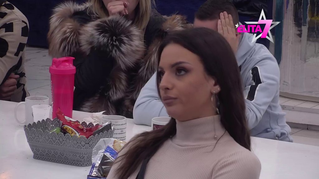 pink.rs | AFERA 'ČISTAČICA' TRESE BELU KUĆU! Miona otkrila da joj je TRN U OKU bila misteriozna ...