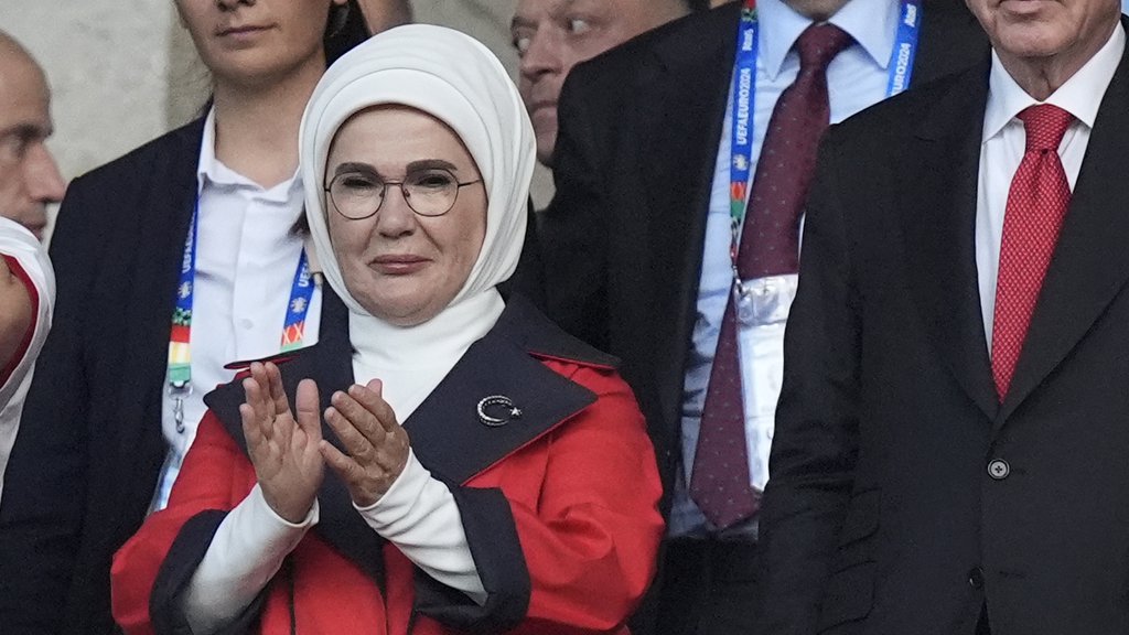 ERDOGANOVA SUPRUGA ŽIVI U PALATI SA 1.000 SOBA, A OVO IMA DA KAŽE O ...