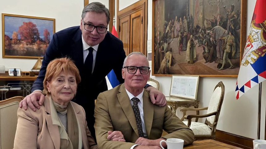 Vučić objavio fotografiju sa roditeljima i poručio svojim protivnicima ...