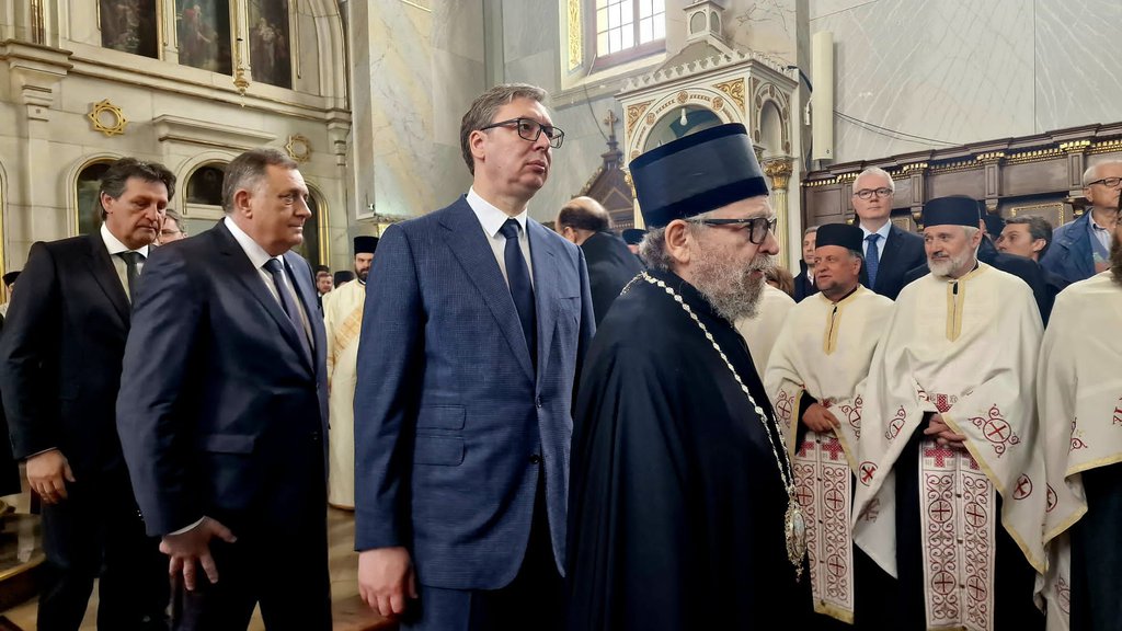 VUČIĆ I DODIK NA SAHRANI MAJKE PATRIJARHA PORFIRIJA! | pink.rs