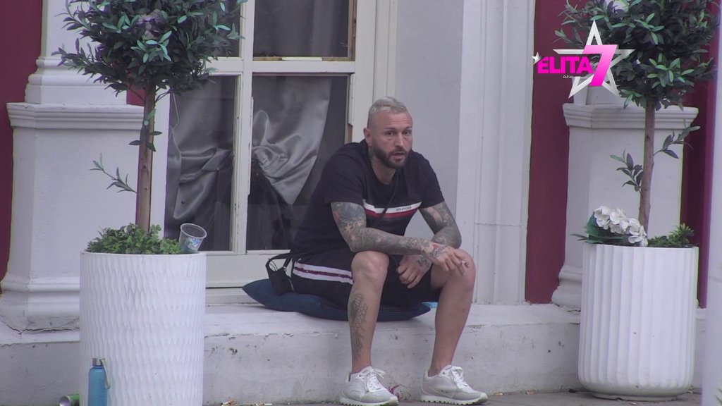 PREVRNUO MU SE ŽELUDAC ZBOG MAFINA! Sujeta zbog slika Mione i ...