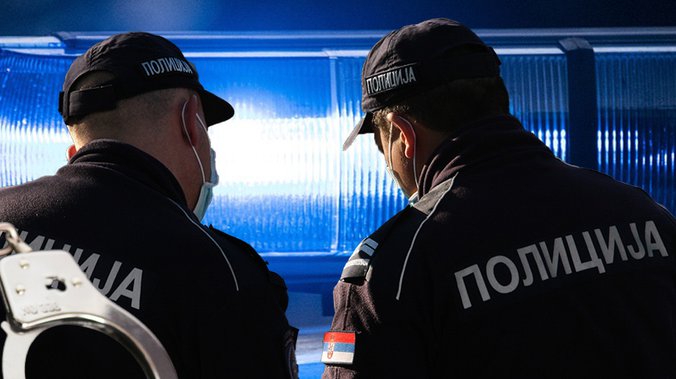 POLICIJA UPALA U KLADIONICU U RAKOVICI I UHAPSILA MLADIĆA (24) S DVA PIŠTOLJA: Priveden i njegov ...