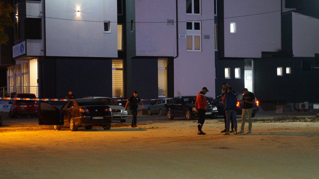 PRVI SNIMAK SA MESTA KRVAVOG OBRAČUNA U NOVOM PAZARU - Jake policijske snage ispred hotela gde ...
