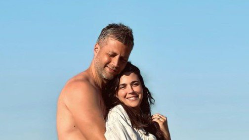 Ova crnka je žena Boja Leksington: Oduševila sve slikama u kupaćem, a evo šta je pevač rekao o ...