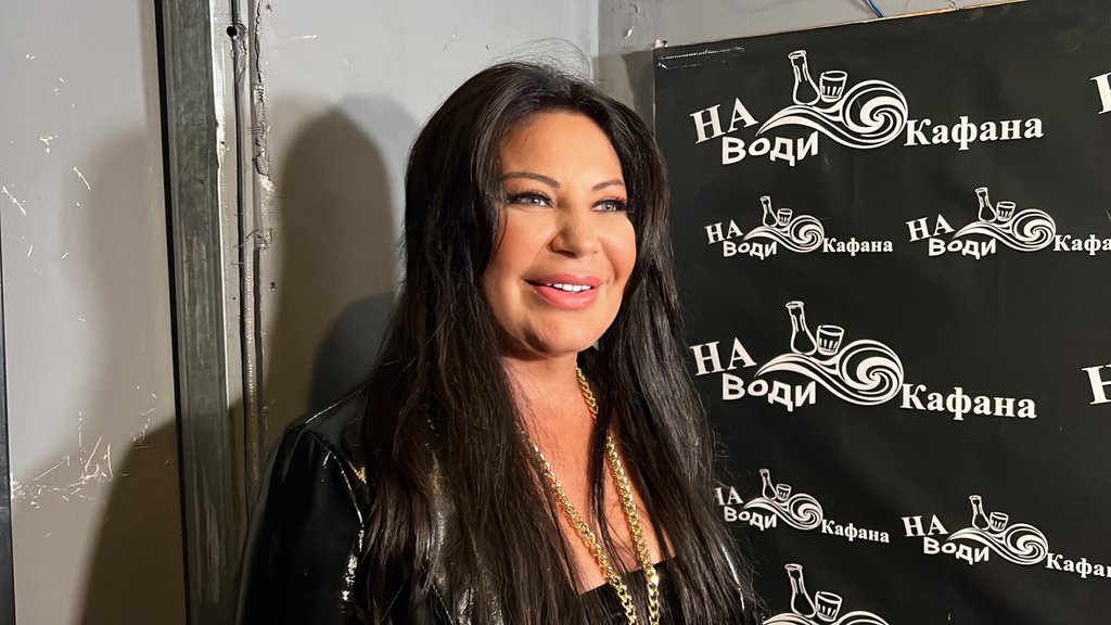 SADA ŽIVI KAO BOGINJA! Stoja otvorila vrata svog luksuznog doma ...