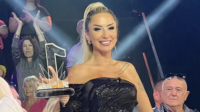 pink.rs | ALEKSANDRA NIKOLIĆ JE ŠESTA POBEDNICA RIJALITIJA ZADRUGA! Pokosila Anu u ženskom ...