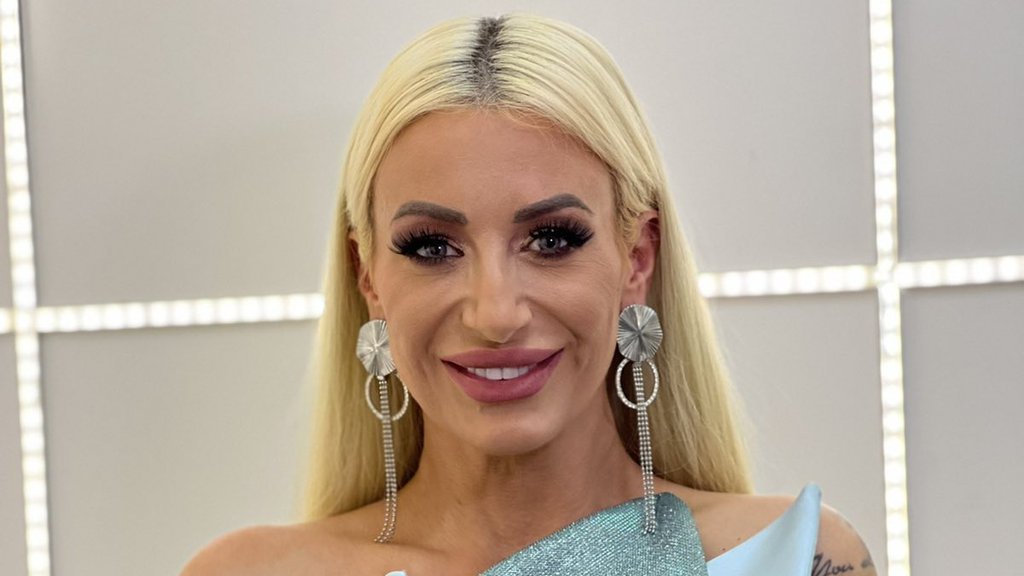 Dušica Jakovljević zablistala u glamuroznoj toaleti, voditeljka novim ...