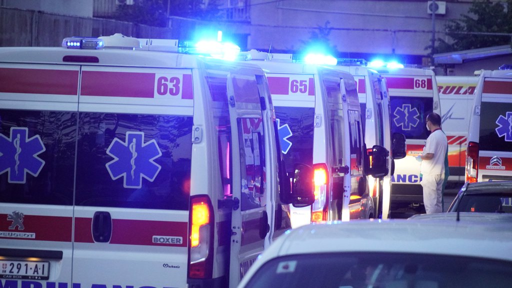 UČENIK PAO SA DRUGOG SPRATA TEHNIČKE ŠKOLE! Užas u Smederevu: Hitno prebačen za Beograd | pink.rs