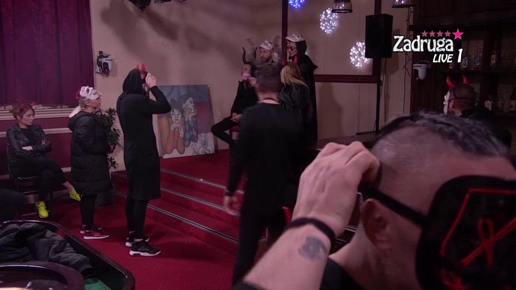 pink.rs | OČAJNI! Pakleni i dalje ne znaju TEKST svoje himne, Ša odlučio da smisli novi! (VIDEO)