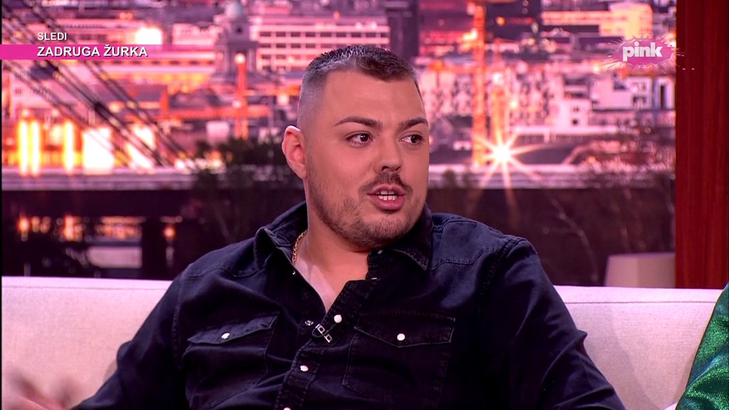 pink.rs | SLOBA VASIĆ IDE OPET POD NOŽ! Iako se pokajao zbog operacije ... pink.rs | SLOBA VASIĆ IDE OPET POD NOŽ! Iako se pokajao zbog operacije ...