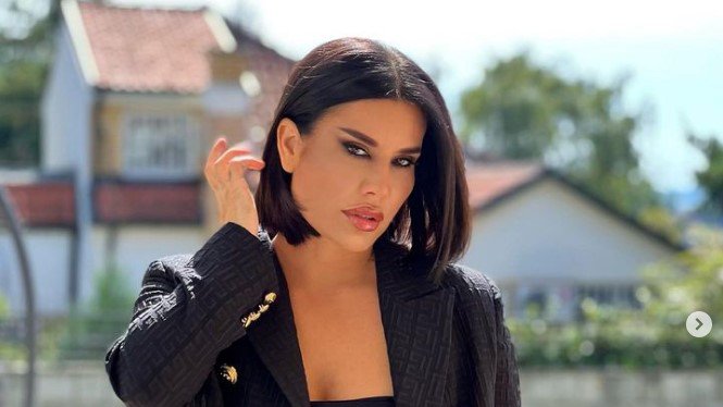 Isplivala fotka Alis Adaktar pre svih operacija: Ovako je Adamova majka izgledala nekada, da li ...