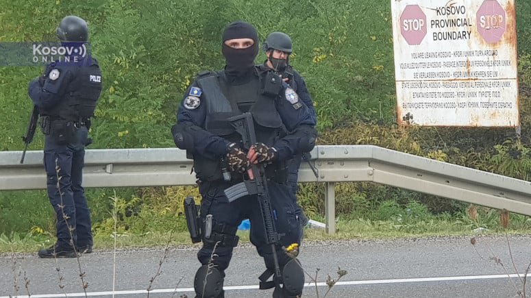 PUCNJAVA KOD GRAČANICE: Pucalo se iz dva automobila u pokretu | pink.rs