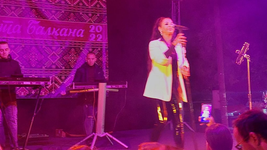 TINA IVANOVIĆ NAPRAVILA SPEKTAKL U ZAJEČARU! Pevačica pevala pred više ... TINA IVANOVIĆ NAPRAVILA SPEKTAKL U ZAJEČARU! Pevačica pevala pred više ...