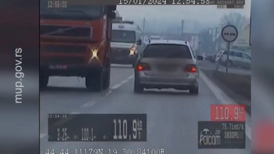 DIVLJAO PO PUTU DOK JE VOZIO DETE (5): Pokrenuta prijava protiv bahatog vozača | pink.rs