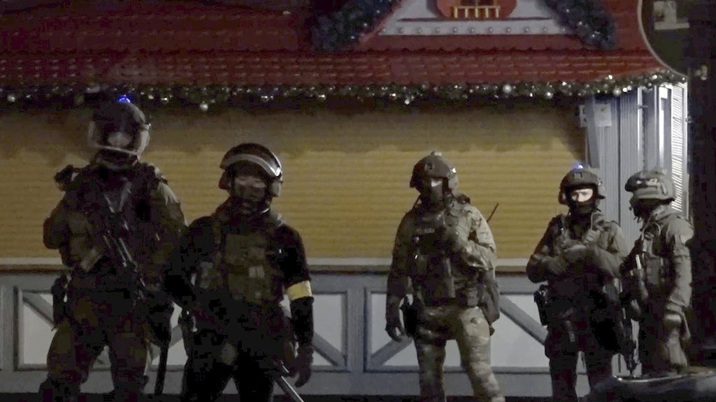 Pogledajte kako je uhapšen SAUDIJSKI TERORISTA KOJI JE IZVRŠIO NAPAD U NEMAČKOJ: U džipu ...