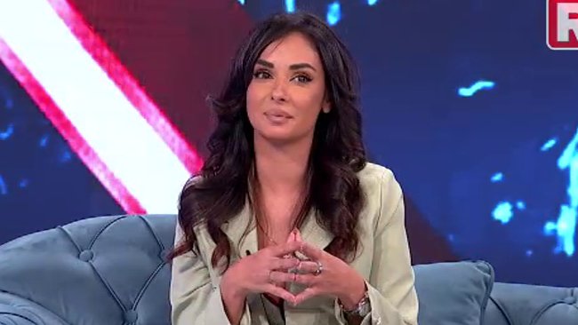 STAVILA 200 KUBIKA SILIKONA! Pevačica se ponosno pohvalila novim grudima, a tek da čujete ko joj ...