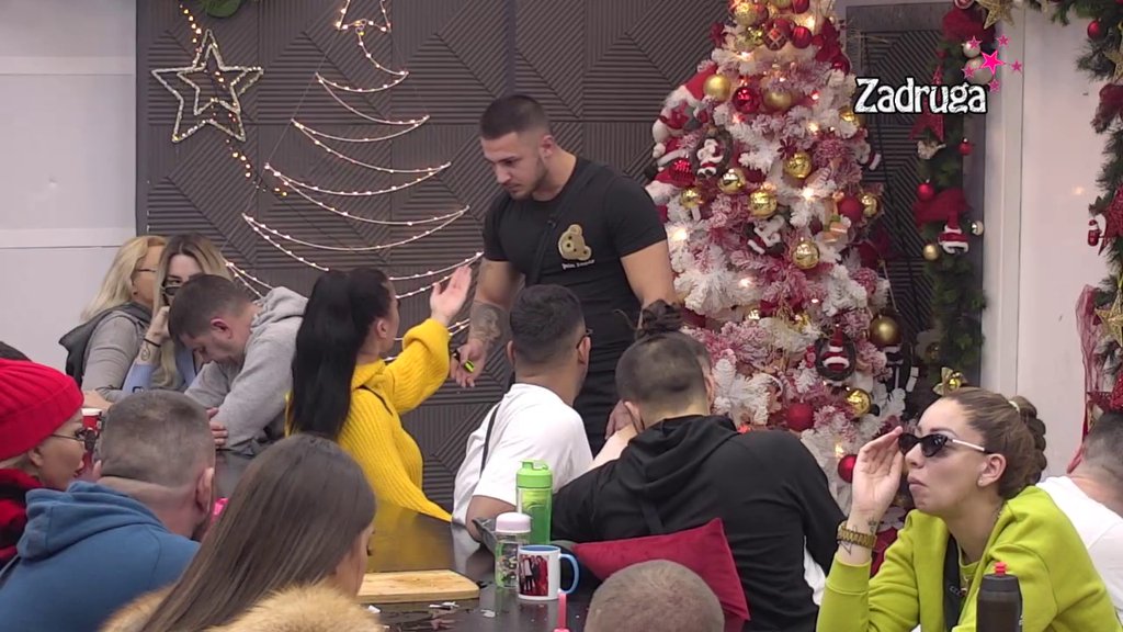 DOLIVA ULJE NA VATRU! Stefanović kipti od besa, zaratio sa Bebicom, pa od Sanje dobio nove ...