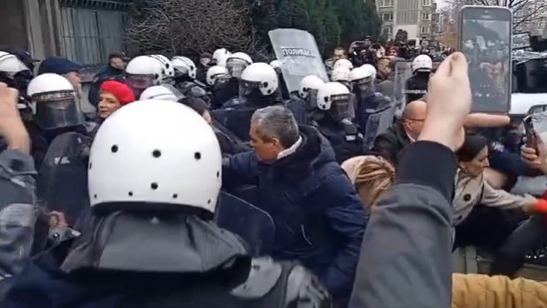 'PORUKU SAUČEŠĆA NISTE POSLALI, NE ZNATE NI IMENA DECE' Član porodice ...