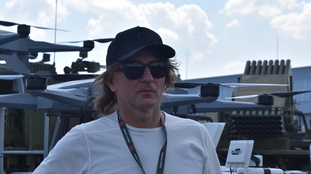 PR-DC JE BIO DEO SPEKTAKLA U BATAJNICI! Željko Mitrović otkrio: Prikazan je prototip Ika 20 koji ...