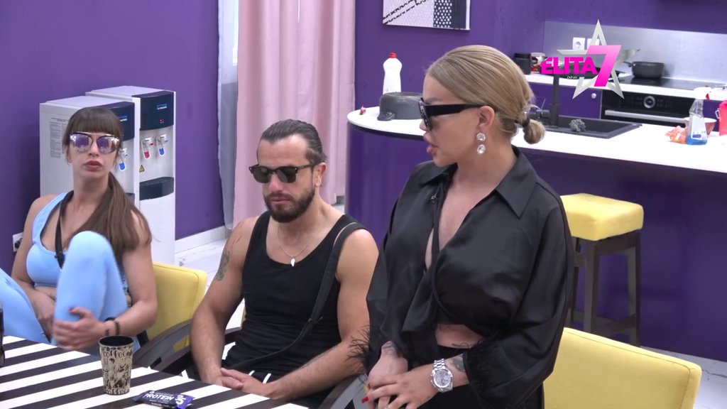 pink.rs | NISU ŠTEDELI NI NJEGA! Pored Bože Džonsa, odabrani osudili i ...