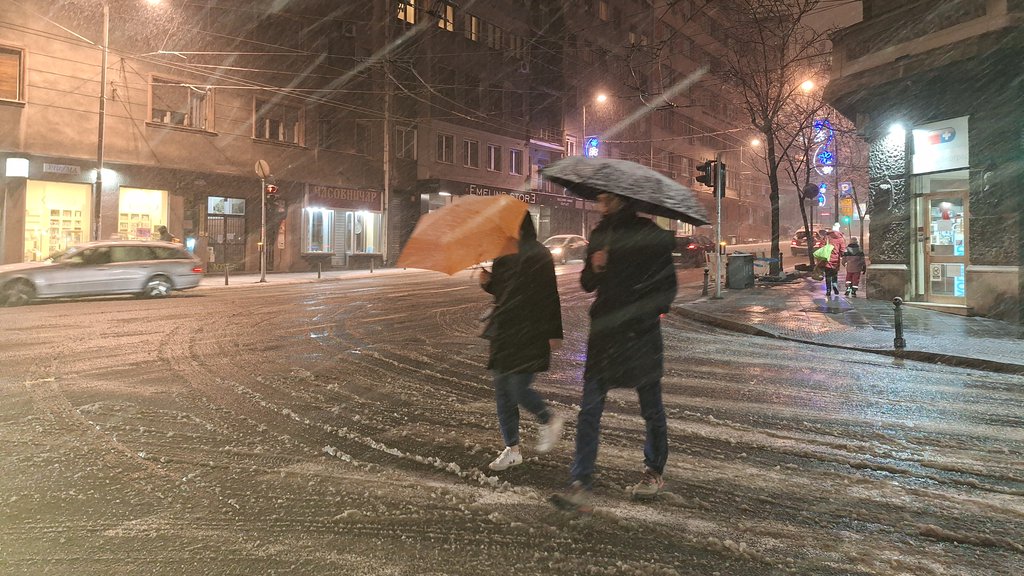 pink.rs | AMSS SAVETUJE: Vozači da smanje brzinu zbog većeg broja dece na ulicama