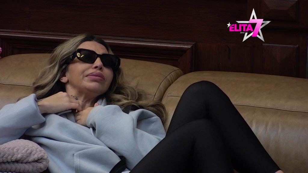 RASULA SE NA KOMADE! Aneli ne može da izdrži bez Janjuša, nakon što je ...