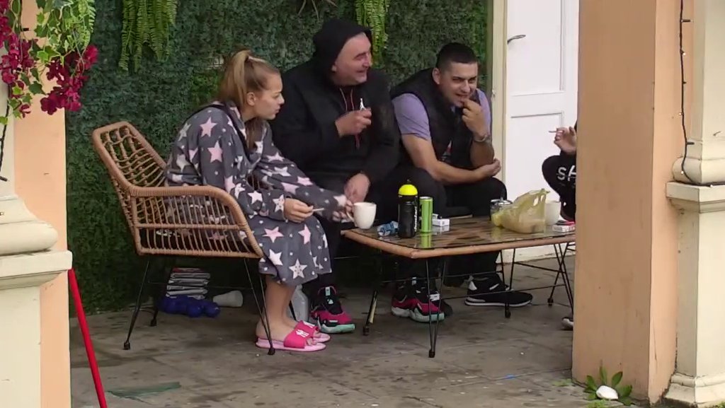 PAO MU MRAK NA OČI! Bebica se nakostrešio kad je saznao gde se Miksi seli BEZ NJEGA! (VIDEO ...