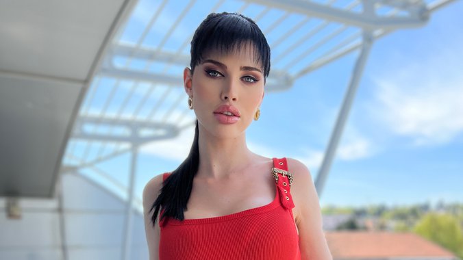 pink.rs | ŠOK IZDANJE DENIZ DEJM ISPRED HRAMA SVETOG SAVE! Bivša ...