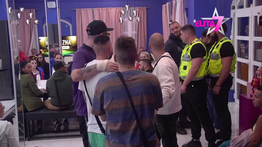 'DEBILU JEDAN OVDE TI JE MESTO' Ša se ne zaustavlja, zaurlao i izbacio ...