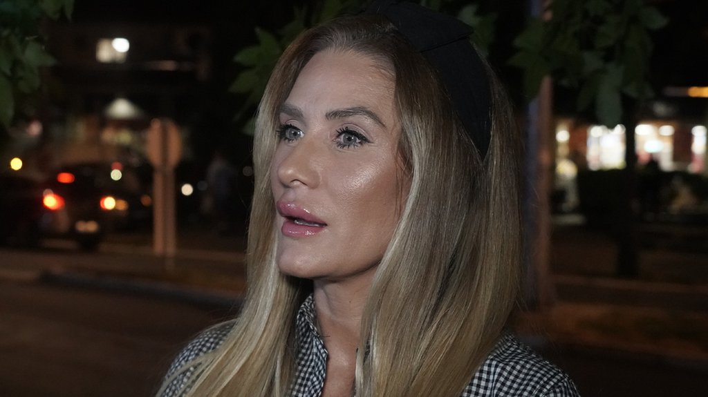 IMA 46, A IZGLEDA KAO DA IMA 20 GODINA! Pogledajte akrobacije koje je ...