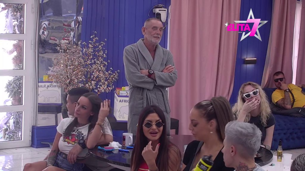 Vidim kakav sam sad: Mića se iznenadio svojim slikama od pre 11 godina! (VIDEO) | pink.rs