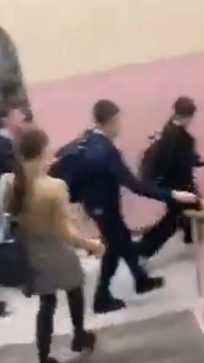 PUCNJAVA U ŠKOLI U RUSIJI! Ima mrtvih i ranjenih, učenica koja je izvršila zločin oduzela sebi ...