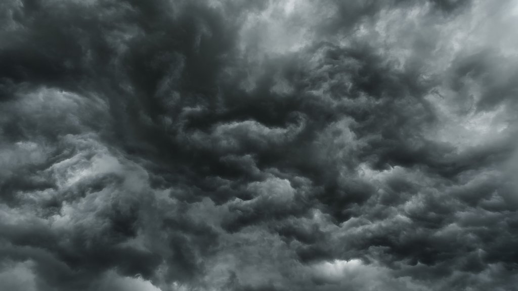 NOVI SAD U POTPUNOM MRAKU! Vetar ruši sve pred sobom, nad gradom su se ...