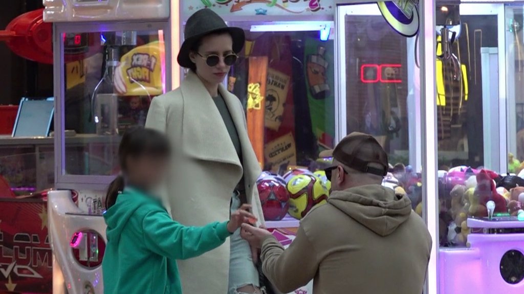 OVO JE NOVA DEVOJKA SALETA TROPIKA! Pogledajte u kakvom izdanju su ...