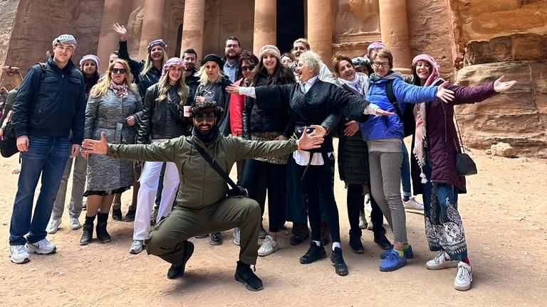 Turistički ambasador Jordana Samer Khasseb bezbedno vodi grupe iz ex ...