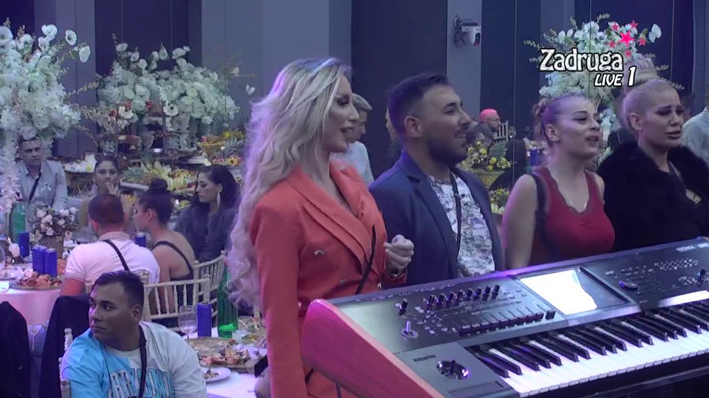 pink.rs | 'PROKLINJEM MORE I TO TUŽNO LETO' Aleks se ispunila želja ...