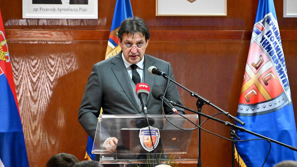 Ministar Gašić obišao pripadnike policije u Lebanu i Bojniku ...