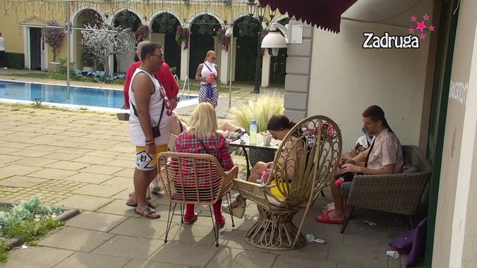 pink.rs | TRAČ PARTIJA! Zadrugari opleli po Miljani Popović i njenom ...
