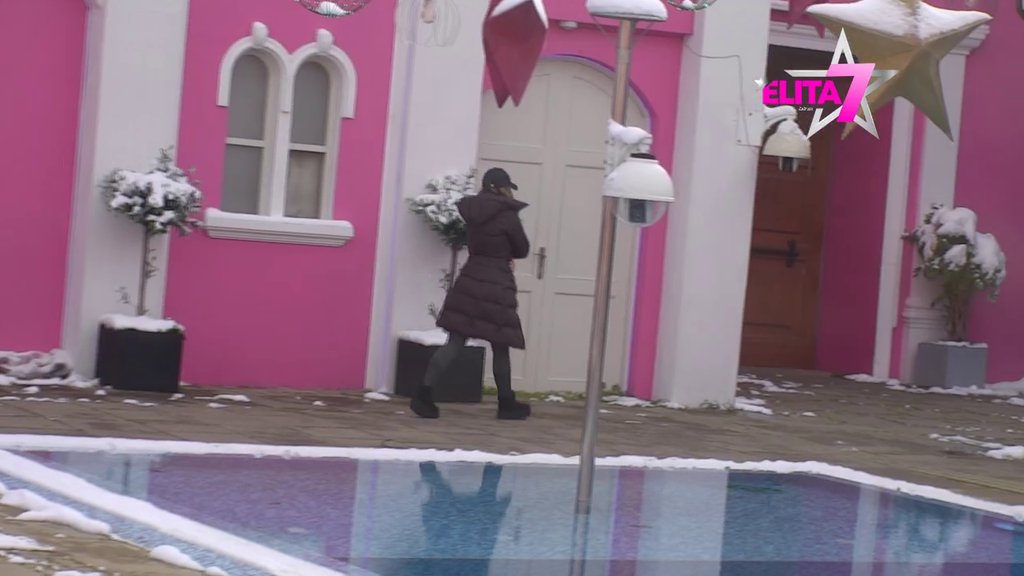 TRK NA PINK! Aneli upravo stuže u Rajski vrt kako bi otkrila Drvencetu ... TRK NA PINK! Aneli upravo stuže u Rajski vrt kako bi otkrila Drvencetu ...