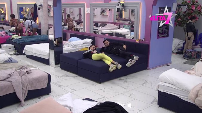 KAKO ĆE BEBICA REAGOVATI?! Teodora Delić i Nemanja Gačić se OSAMILI kako bi pričali o OVOME ...