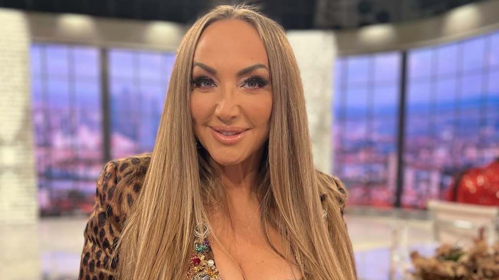 GOGA SEKULIĆ GRMI U ROZE BIKINIJU U PETOJ DECENIJI! Pevačica pokazala kako izgleda na plaži, a ...