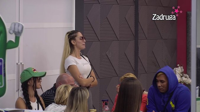 pink.rs | 'ZLA SESTRA DIVLJENJA JE ZAVIST' Aleksandra Nikolić NIJE ... pink.rs | 'ZLA SESTRA DIVLJENJA JE ZAVIST' Aleksandra Nikolić NIJE ...