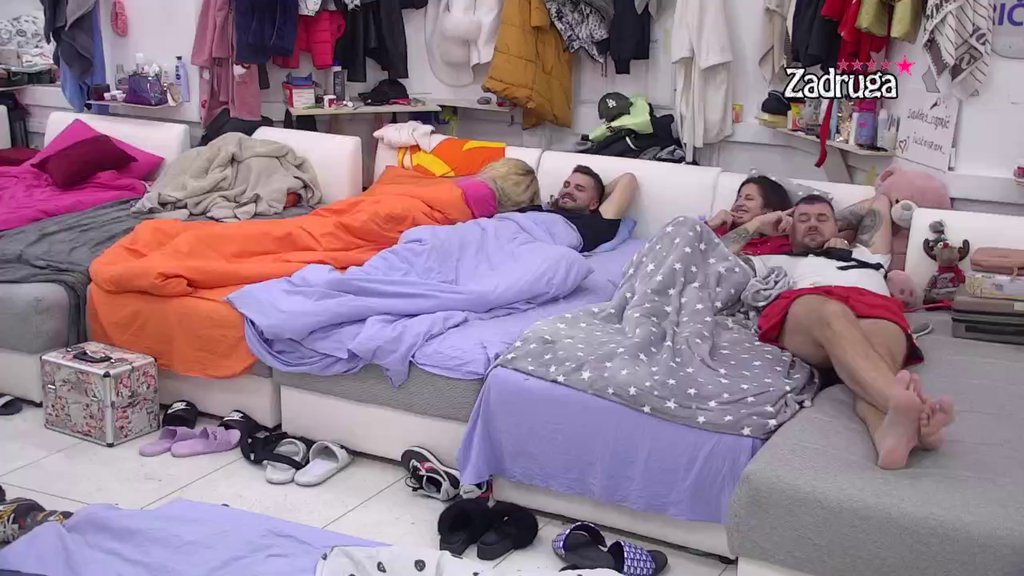 pink.rs | NIJE MOGAO DA ODOLI! Aleks se pred Janjušem pohvalila Marku ...