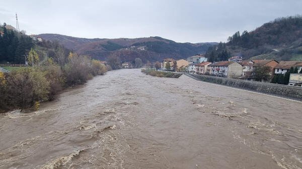 POPLAVA U PRIJEPOLJU, PONOVO SE IZLILA REKA LIM: Potopljeno na desetine ...