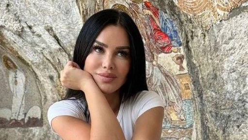 Stanija se moli na Ostrogu! Posle teškog perioda tamo pronašla mir, a svi pričaju o njenom ...