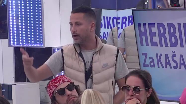 'ISPADAŠ DEBIL U ŽELJI DA...' Đedović opleo po Anđeli zbog svaljivanja ...