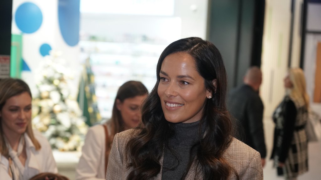 NAŠA DECA SLAVE DVA BOŽIĆA, ALI DOBIJAJU POKLONE SAMO ZA JEDAN: Ana ...