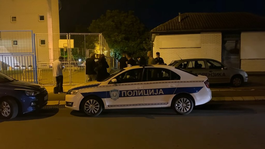 KRVAV ČOVEK VISIO SA TERASE DEVETOG SPRATA, a ONO što je zatim uradio ŠOKIRALO JE SVE ...