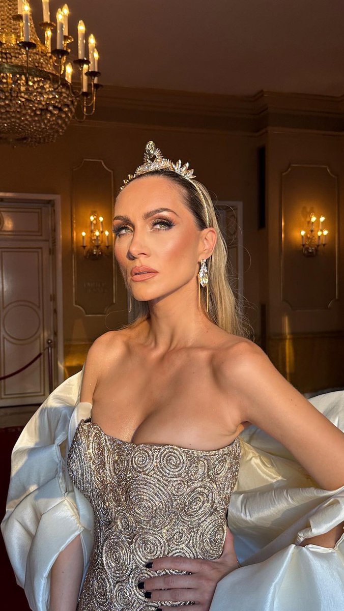 KRALJICA JE STIGLA I OSTAVLJA BEZ DAHA! Ovako je Jelena Gavrilović ZABLISTALA na Sarajavo Film ...